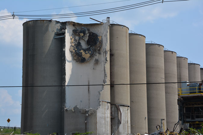 PHOTOS: Iconic silos being torn down • The Louisville Cardinal